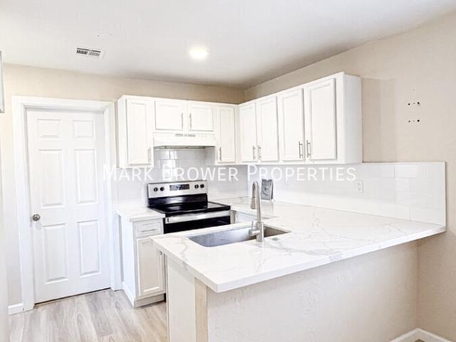 2 BR, 1 BA Apartment 1936 E Yale St, Phoenix, AZ 85006
