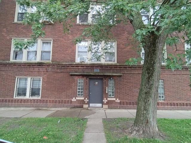 2 BR, 1 BA Apartment 1943 West Chase Ave, Chicago, IL 60626