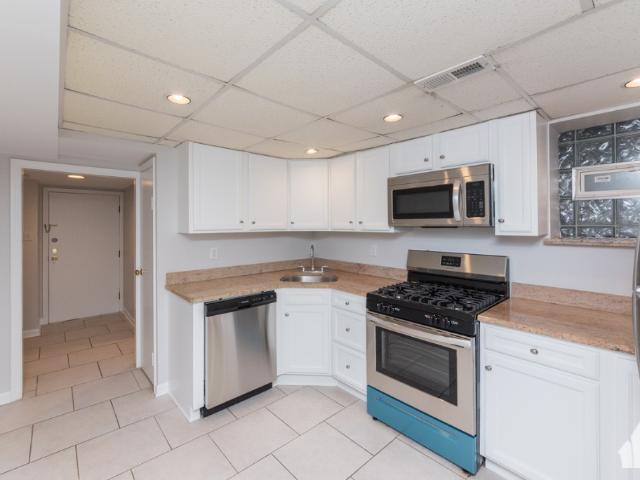 2 BR, 1 BA Apartment 1944 North Bissell, Chicago, IL 60614