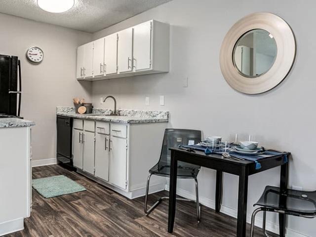 2 BR, 1 BA Apartment 1945 North Rock Road Unit 2909, Wichita, KS 67206