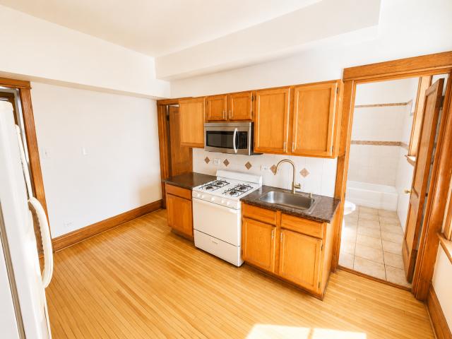 2 BR, 1 BA Apartment 1946 North Kimball, Chicago, IL 60647