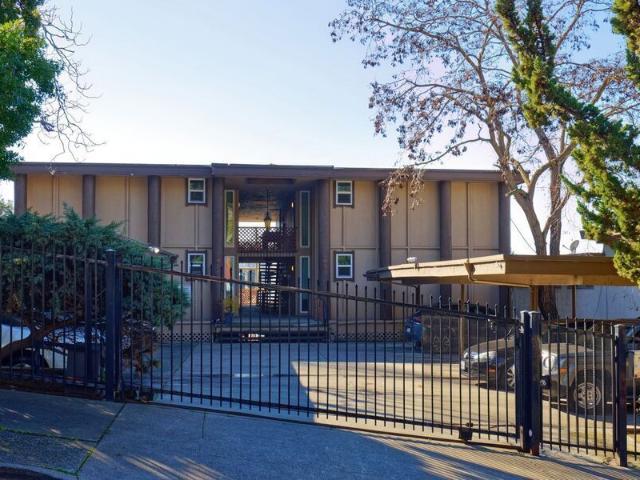 2 BR, 1 BA Apartment 1951 E 30th St, Oakland, CA 94606