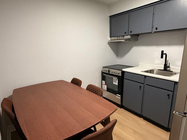 2 BR, 1 BA Apartment 1980 Wyandotte St W, Windsor, ON N9B 1J5