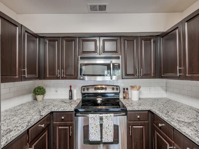 2 BR, 1 BA Apartment 10000 Broadway Street Unit 01 951, Pearland, TX 77584