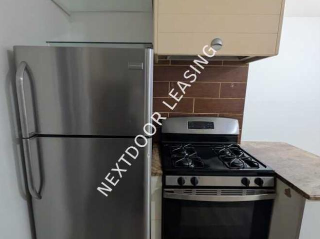 2 BR, 1 BA Apartment 1000 Broadway, Bayonne, NJ 07002