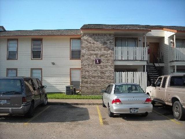 2 BR, 1 BA Apartment 1000 N 13th St West Columbia, TX 77486