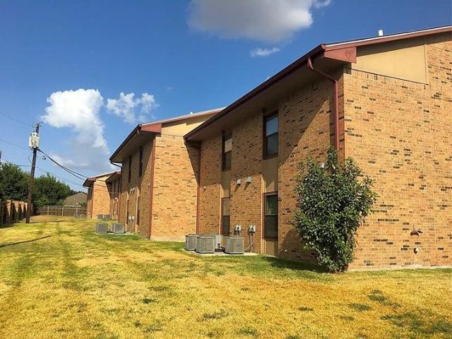 2 BR, 1 BA Apartment 1005 Cottonbowl, Taylor, TX 76574