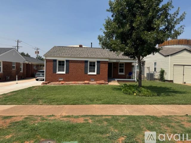 2 BR, 1 BA Apartment 1005 East Edwards Street, Edmond, OK 73034