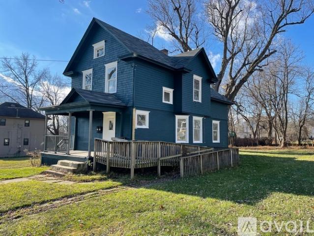 2 BR, 1 BA Apartment 1006 Chittock Ave, Unit A, Jackson, MI 49203