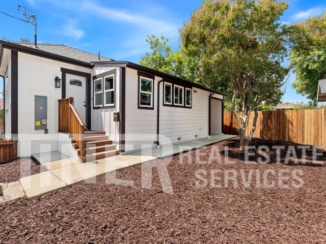 2 BR, 1 BA Apartment 1006 Oakland Ave, Roseville, CA 95678