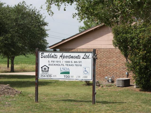 2 BR, 1 BA Apartment 1008 S. 8th St Buckholts, TX 76518