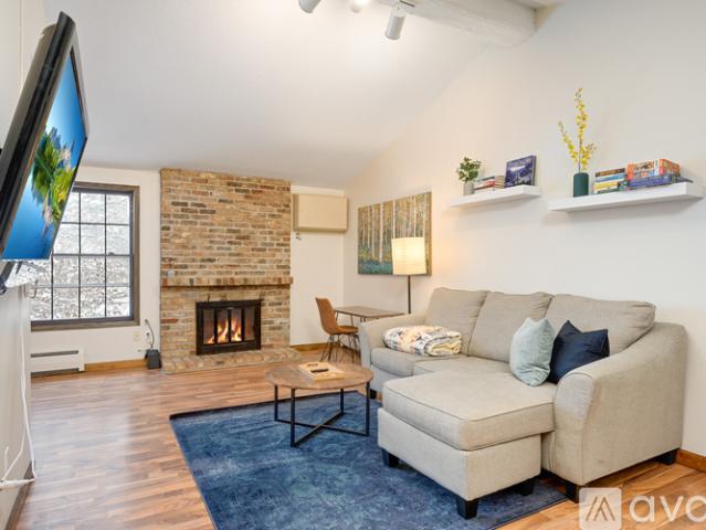 2 BR, 1 BA Apartment 1008 Westbrooke Way, Unit 6, Hopkins, MN 55343