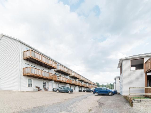 2 BR, 1 BA Apartment 100 1400 Pinnacle Heights Drive Unit Unit 422, Morgantown, WV 26505