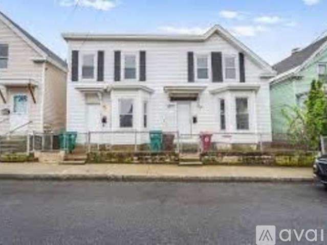 2 BR, 1 BA Apartment 100 West 6th Street, Lowell, MA 01850