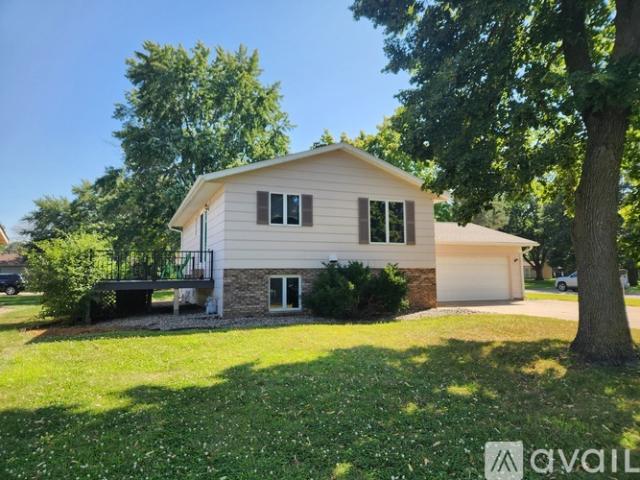 2 BR, 1 BA Apartment 1011 West Main Street, Unit 1, Belle Plaine, MN 56011
