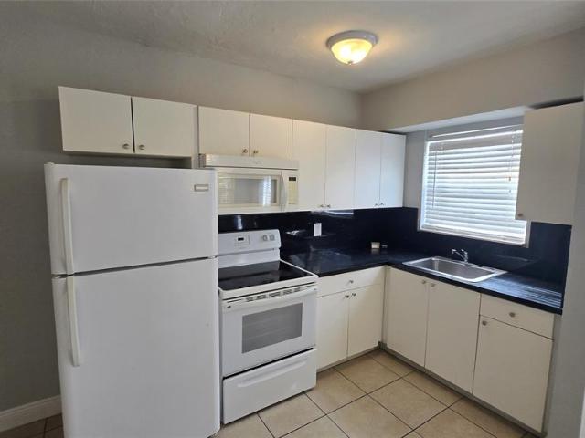 2 BR, 1 BA Apartment 1012 Northwest 2nd Avenue, Hallandale Beach, FL 33009