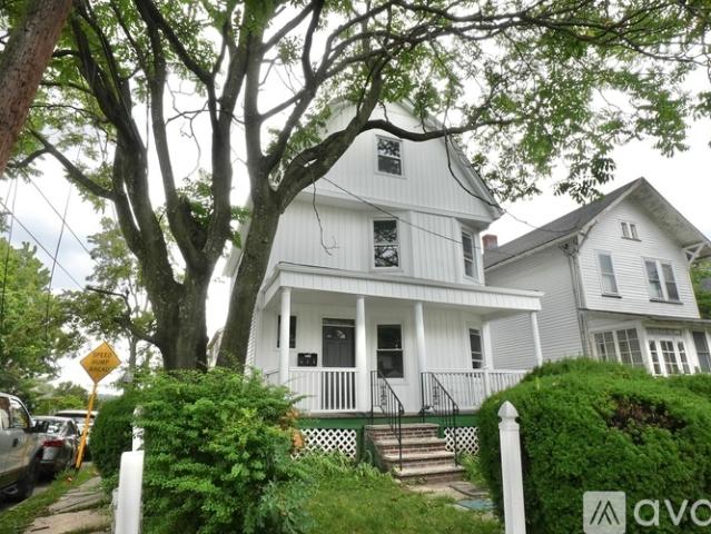 2 BR, 1 BA Apartment 1012 Sanford Avenue, Irvington, NJ 07111