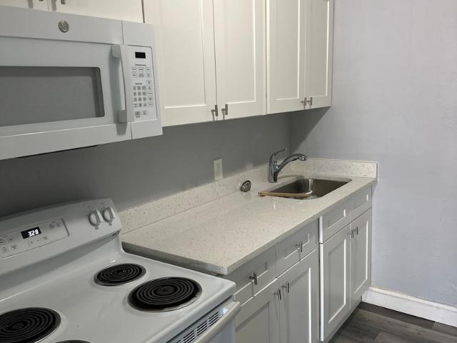 2 BR, 1 BA Apartment 1016 Douglass Ave West Palm Beach, FL 33401