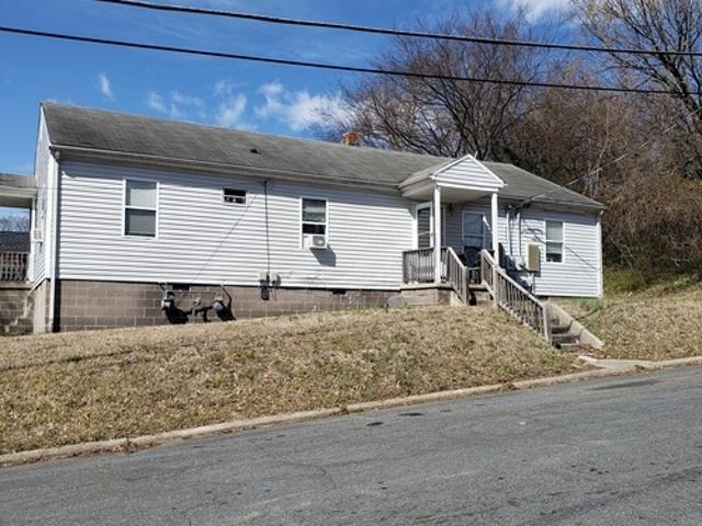 2 BR, 1 BA Apartment 1017 E Bragg St, Unit B, Greensboro, NC 27406