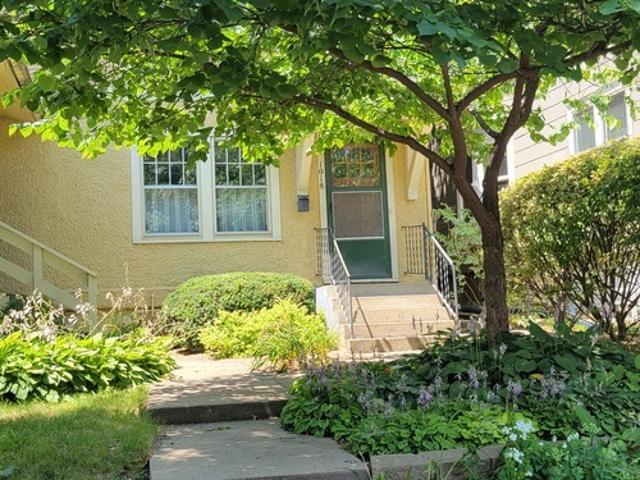 2 BR, 1 BA Apartment 1018 25th St, Unit 1, Des Moines, IA 50311