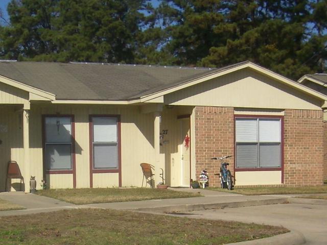 2 BR, 1 BA Apartment 101 Seniors Ave, Carthage, TX 75633