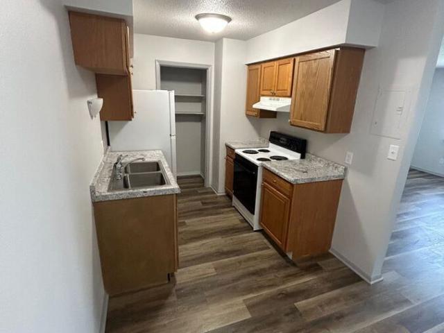 2 BR, 1 BA Apartment 1020 1026 E 12th St N, Newton, IA 50208