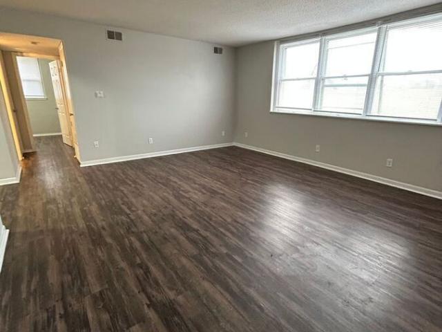 2 BR, 1 BA Apartment 1020 1026 E 12th St N, Newton, IA 50208