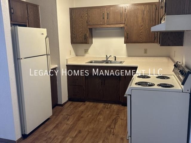 2 BR, 1 BA Apartment 1020 Oviatt St, Kaukauna, WI 54130