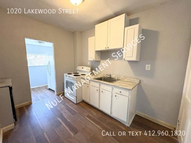 2 BR, 1 BA Apartment 1020 Lakewood Street, Pittsburgh, PA 15220