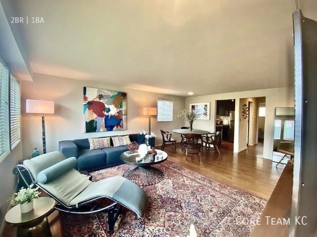 2 BR, 1 BA Apartment 1020 W. 44th St, Kansas City, MO 64111