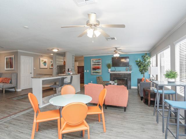 2 BR, 1 BA Apartment 10250 Lands End Drive, Houston, TX 77099