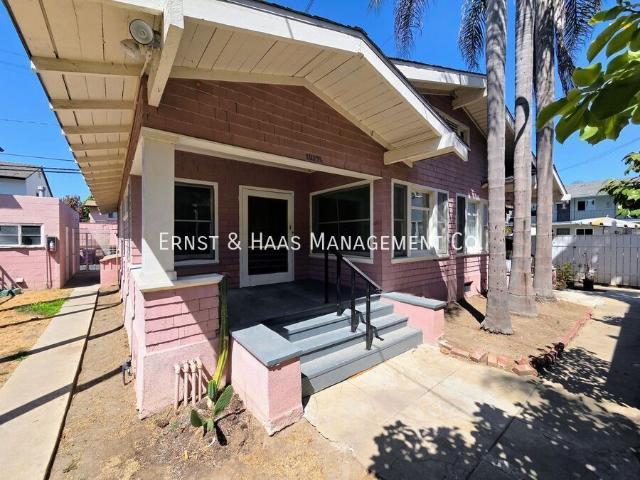 2 BR, 1 BA Apartment 1027 1/2 E. Ocean Blvd Long Beach, CA 90802