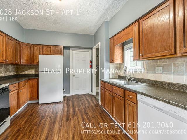 2 BR, 1 BA Apartment 1028 Jackson St, Kalamazoo, MI 49001
