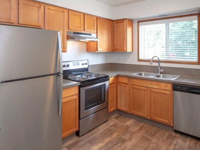 2 BR, 1 BA Apartment 1030 Northeast 102nd Avenue Unit 0114, Portland, OR 97220