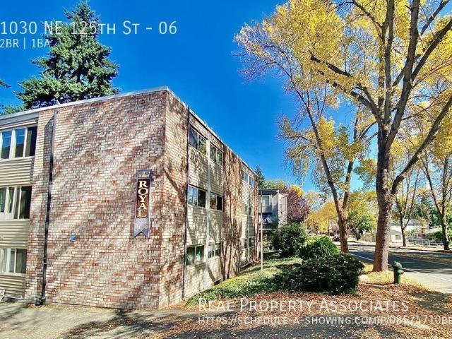 2 BR, 1 BA Apartment 1030 NE 125th St, Seattle, WA 98125
