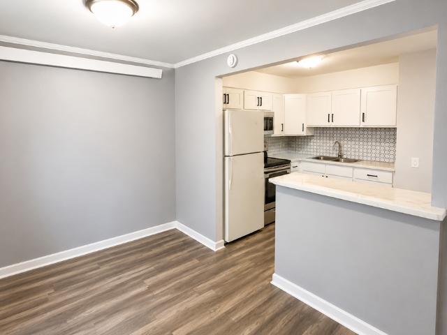2 BR, 1 BA Apartment 10310 Mayfield Avenue, Oak Lawn, IL 60453