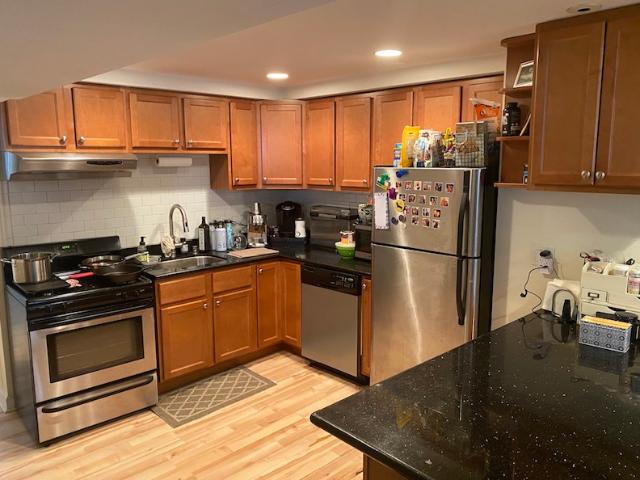 2 BR, 1 BA Apartment 1032 W Oakdale, Chicago, IL 60657