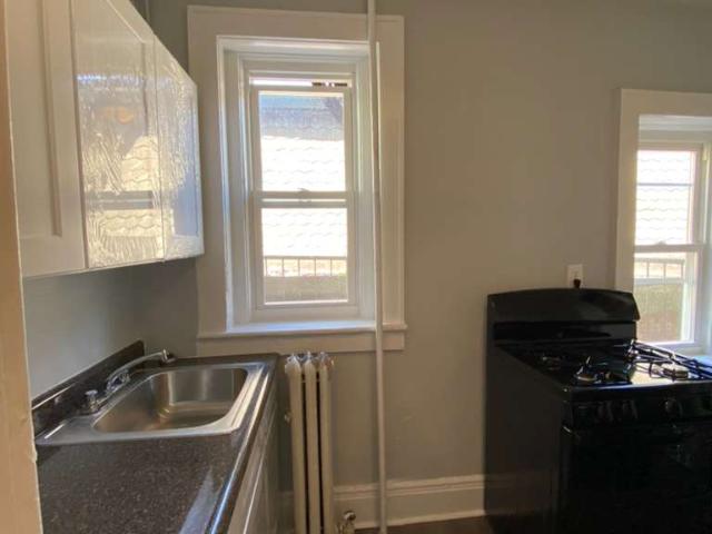2 BR, 1 BA Apartment 107 Elm St, Yonkers, NY 10701