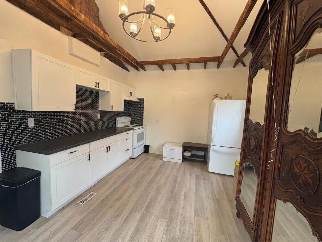 2 BR, 1 BA Apartment 107 Erie Ave, Hamilton, ON L8N2W5