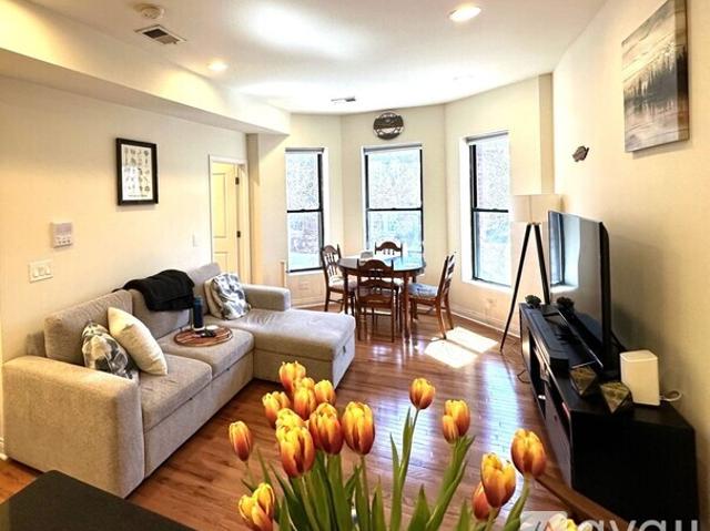 2 BR, 1 BA Apartment 1040 W School St, Unit 1044 #2F, Chicago, IL 60657