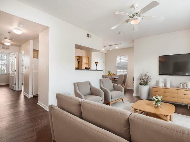 2 BR, 1 BA Apartment 1045 East EH Crump Blvd Unit 05 203, Memphis, TN 38104