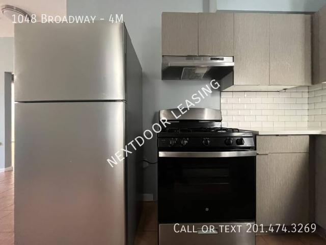2 BR, 1 BA Apartment 1048 Broadway, Bayonne, NJ 07002