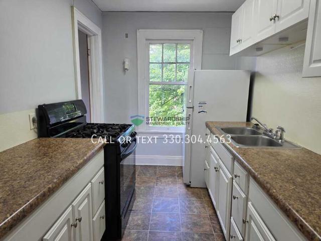 2 BR, 1 BA Apartment 104 6th St NE, Massillon, OH 44646