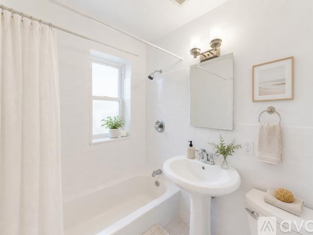 2 BR, 1 BA Apartment 104 Trowbridge St, Unit 4, Cambridge, MA 02138