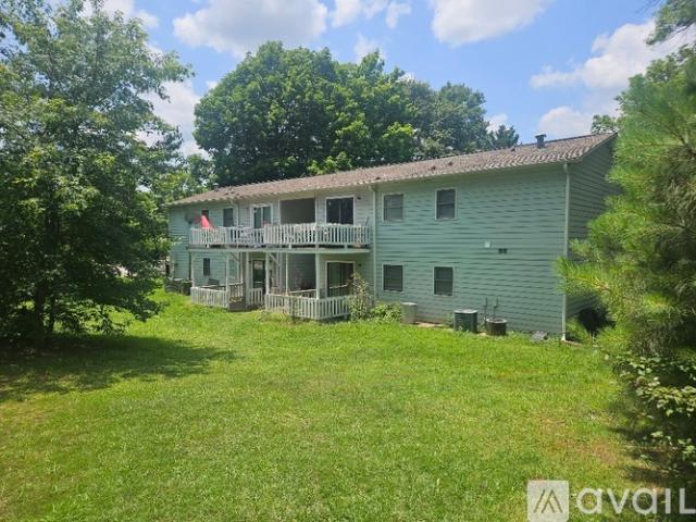2 BR, 1 BA Apartment 104 Mark Twain Circle, Unit B, Athens, GA 30605