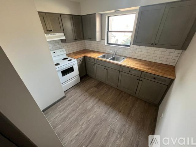2 BR, 1 BA Apartment 1052 Brandywine Boulevard, Unit d, Zanesville, OH 43701