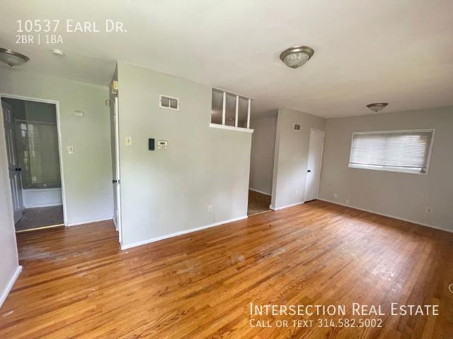 2 BR, 1 BA Apartment 10537 Earl Dr St. Louis, MO 63136
