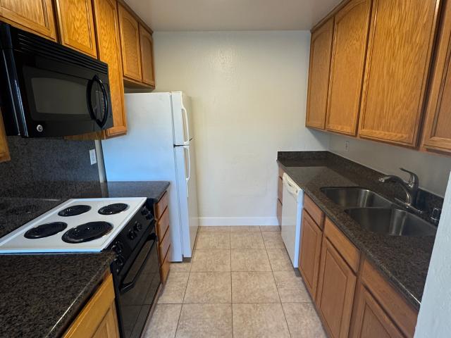 2 BR, 1 BA Apartment 1056 Grand Avenue, South San Francisco, CA 94080