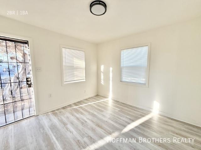 2 BR, 1 BA Apartment 1056 E Rhea St Long Beach, CA 90806