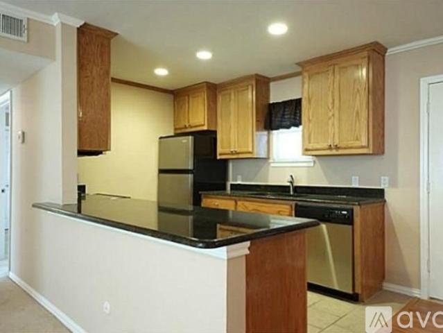 2 BR, 1 BA Apartment 10594 High Hollows Drive, Unit 290, Dallas, TX 75230